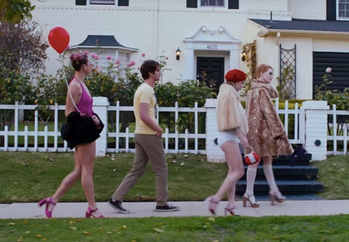 It Follows'un yönetmeni David Robert Mitchell'in yeni filmi Under the ...