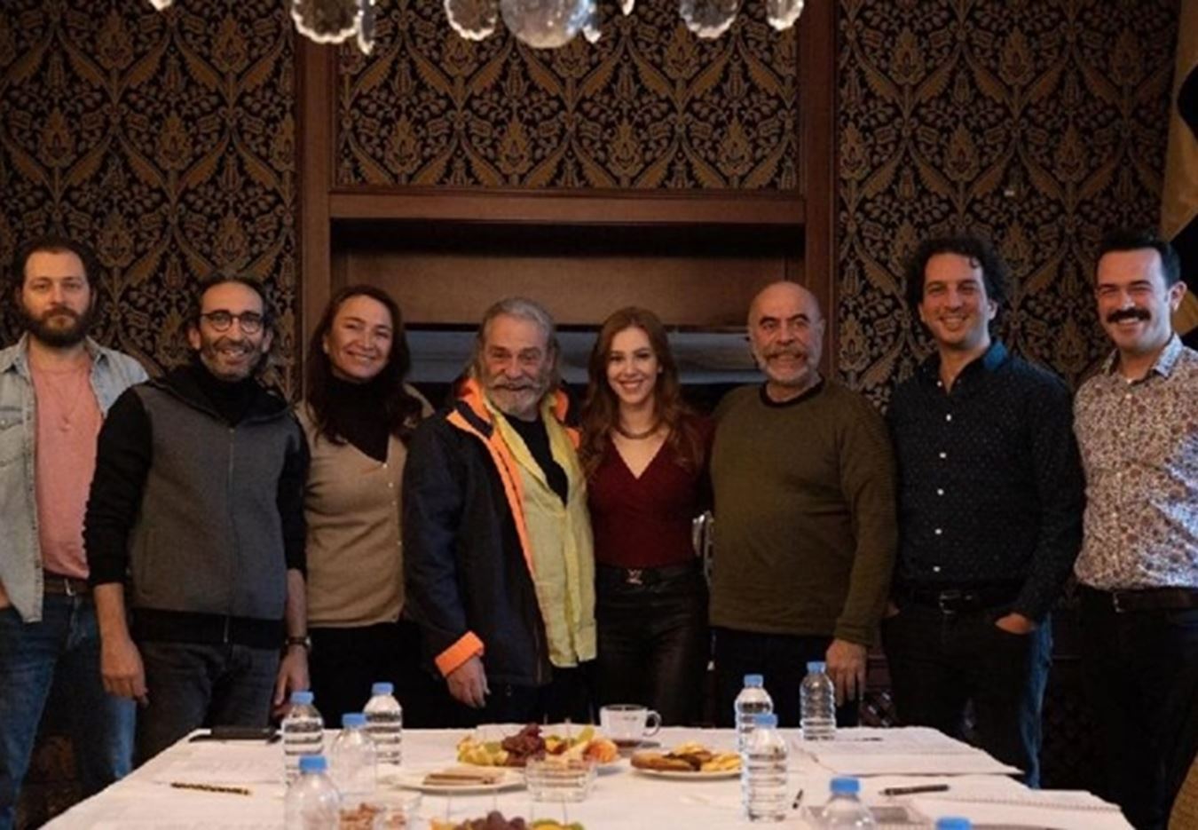 Başrollerini Haluk Bilginer, Demet Akbağ ve Elçin Sangu'nun paylaştığı ...