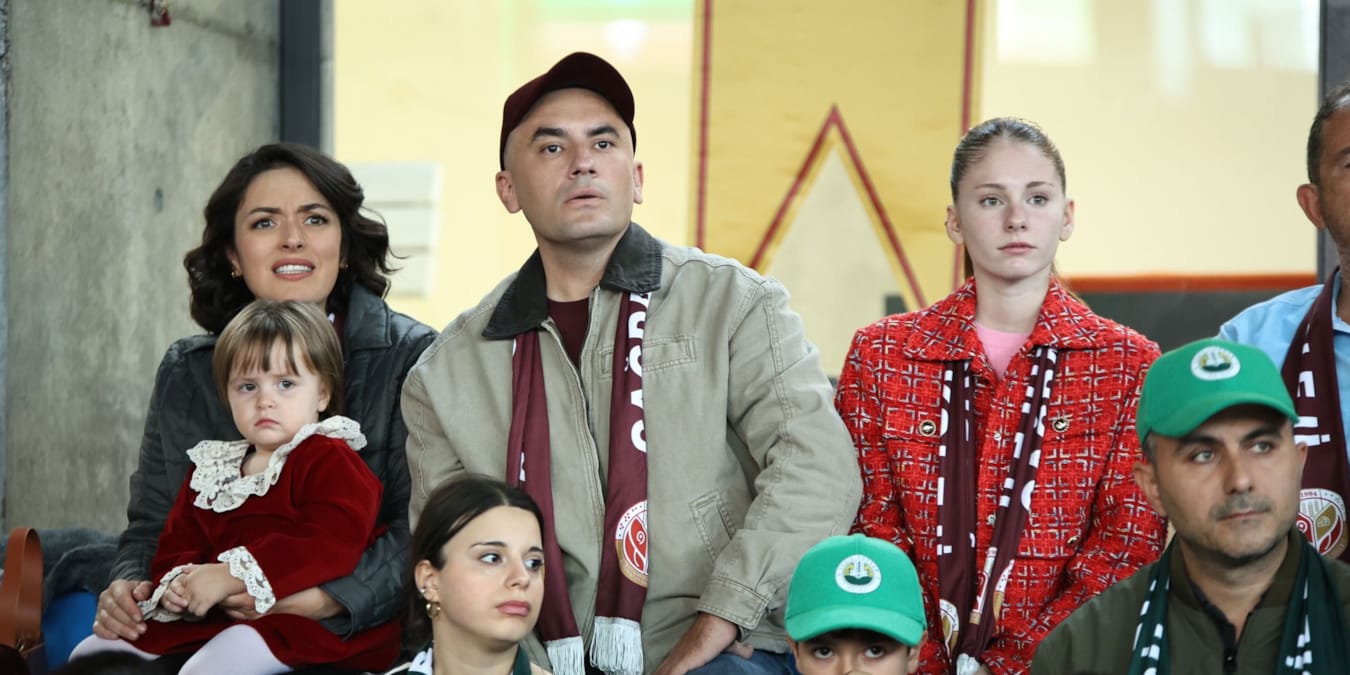 Giray Altınok ve Ezgi Mola'lı komedi filmi Başka Bir Sen'in tanıtımı ...